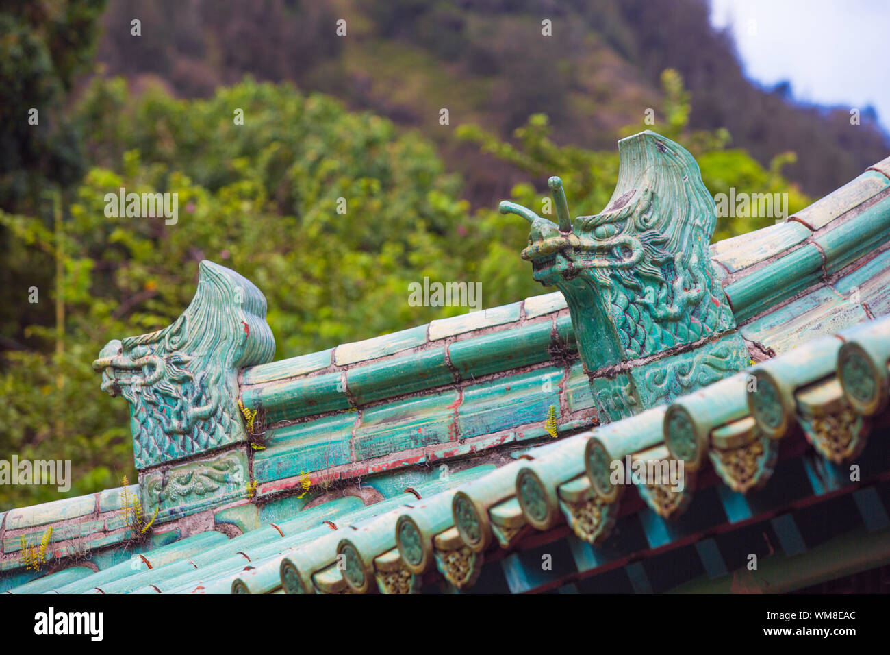 Two Chinese Rooftop Dragon Architectural Details Stock Photo - Alamy