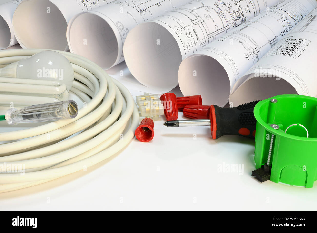 Drawing rolls, socket box, power cable, screwdriver, lamps, test pen ...