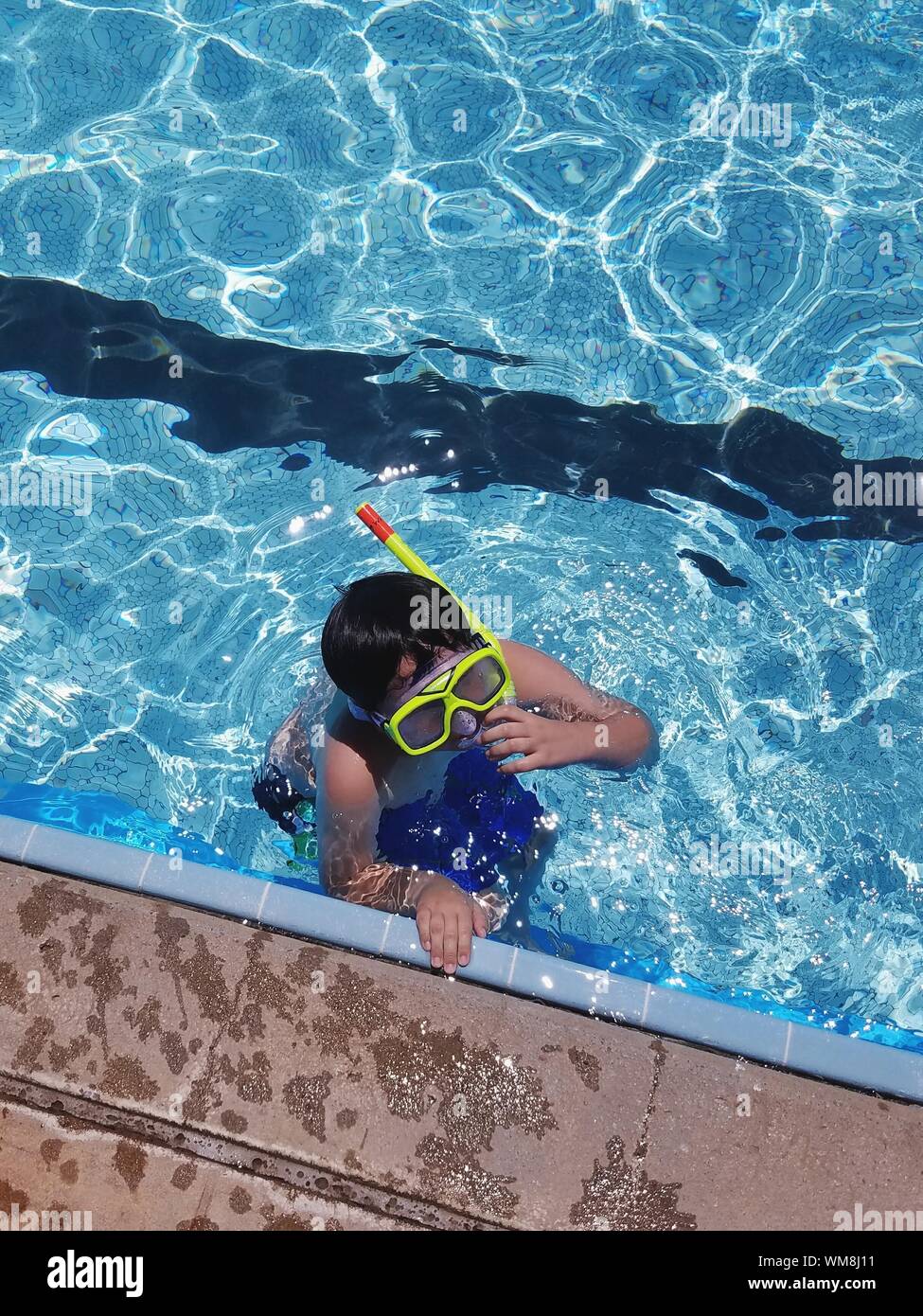 Boy in snorkel hi-res stock photography and images - Alamy