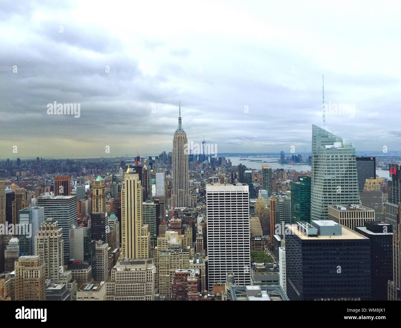 City skyline modern hi-res stock photography and images - Alamy