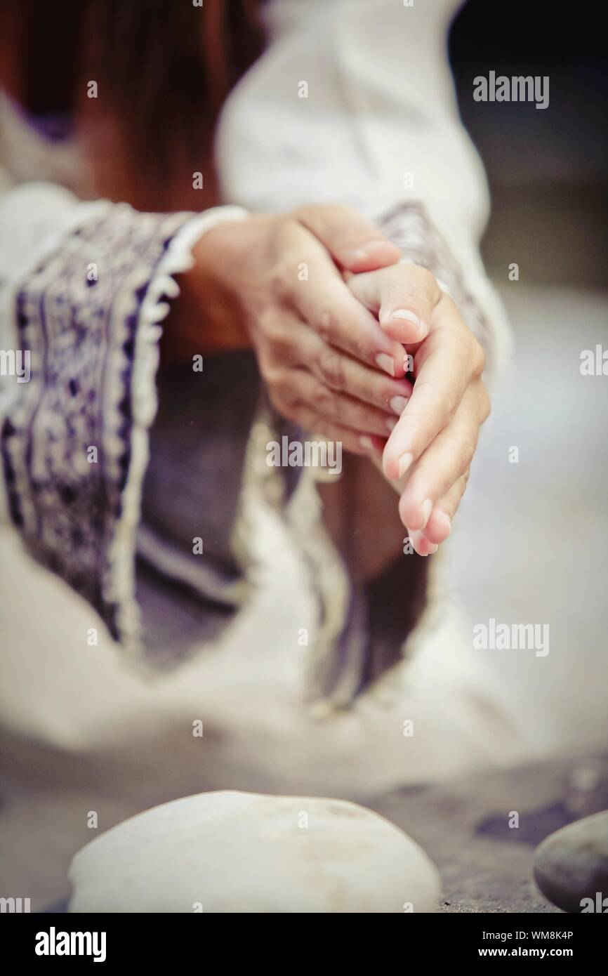 Human hands rubbing hi-res stock photography and images - Alamy