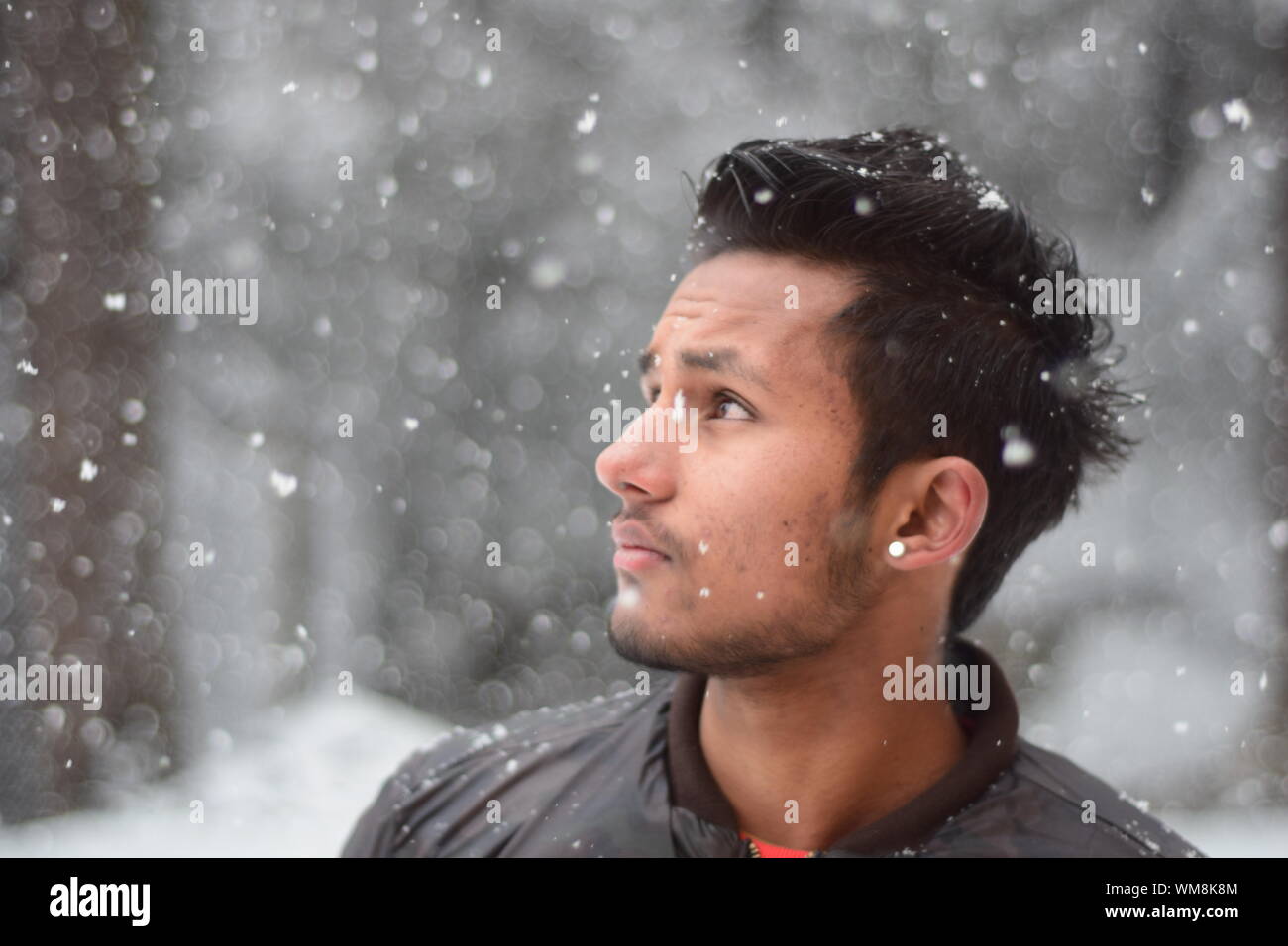 Man in cold india hi-res stock photography and images - Alamy