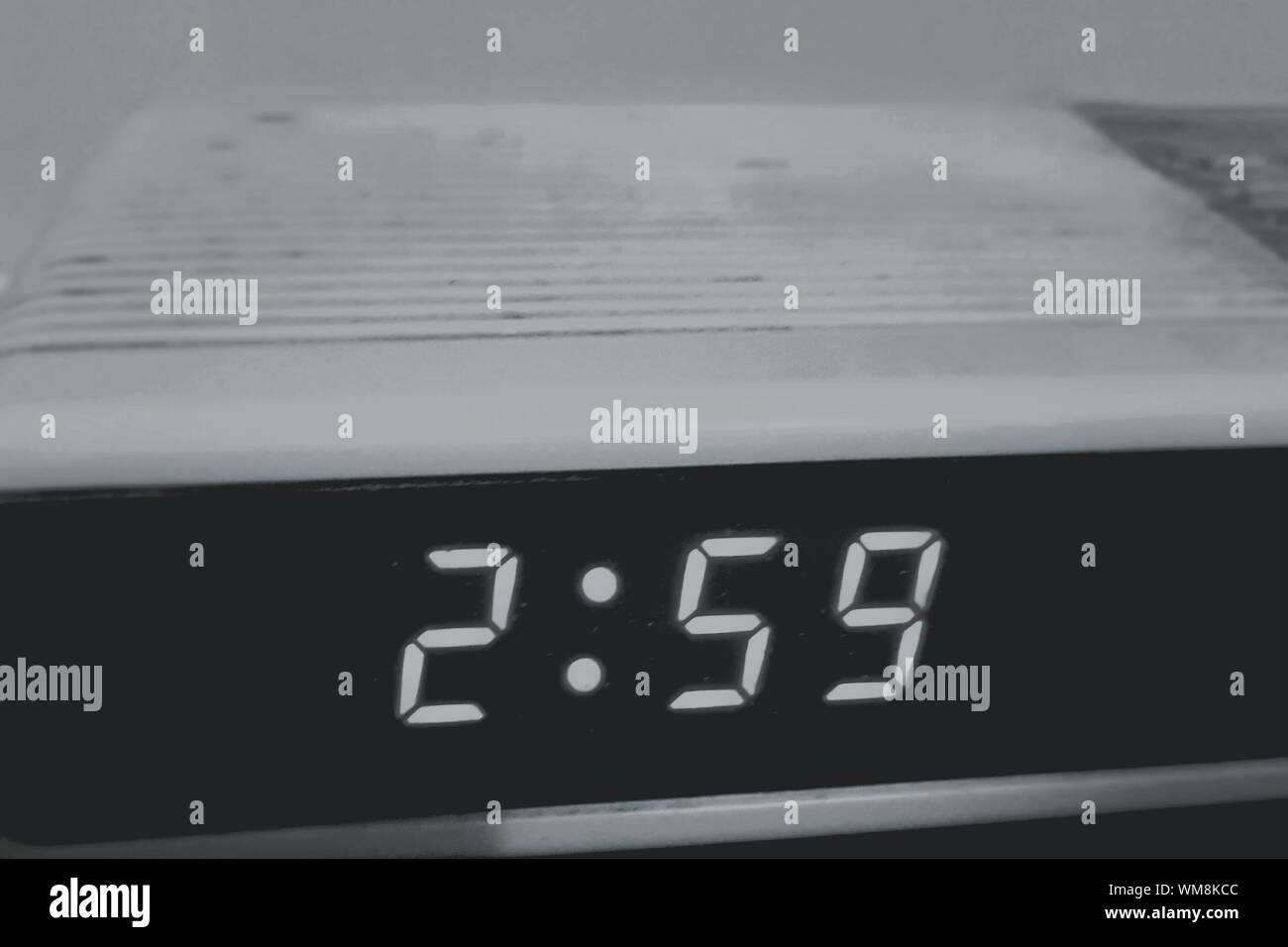 Red digital clock hi-res stock photography and images - Alamy