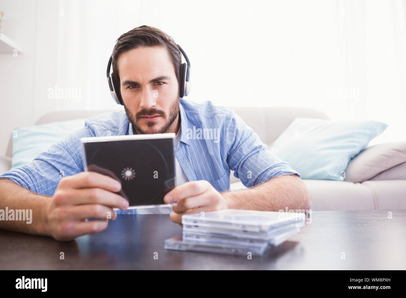 Man listening to cd hi-res stock photography and images - Alamy