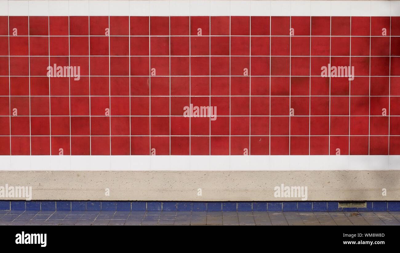 Red tile floor hi-res stock photography and images - Alamy