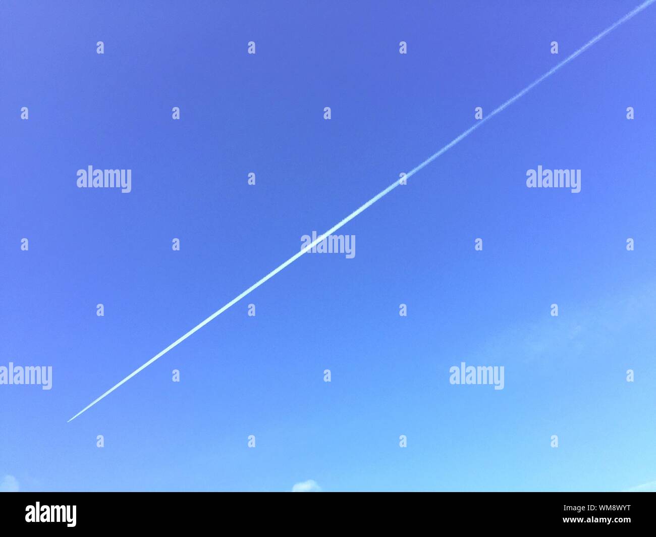 Long contrail hi-res stock photography and images - Alamy