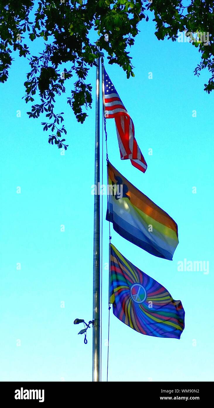 Peace flag hi-res stock photography and images - Alamy