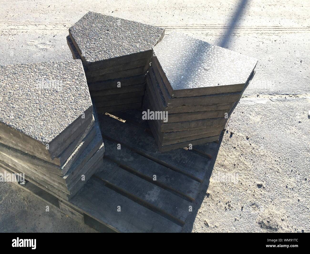 Pallet stack stacked wooden hi-res stock photography and images - Alamy