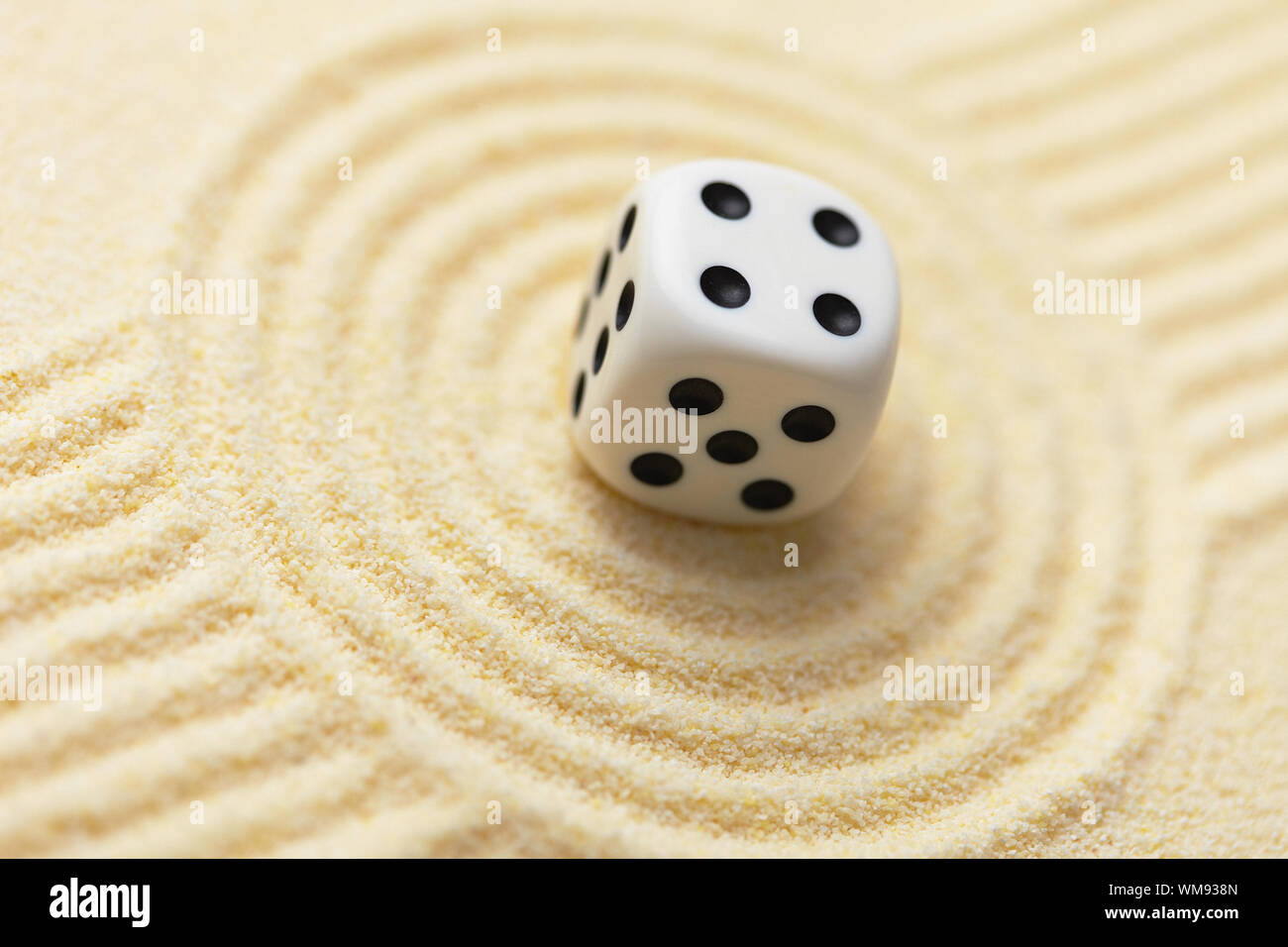 Dice in a circle hi-res stock photography and images - Alamy