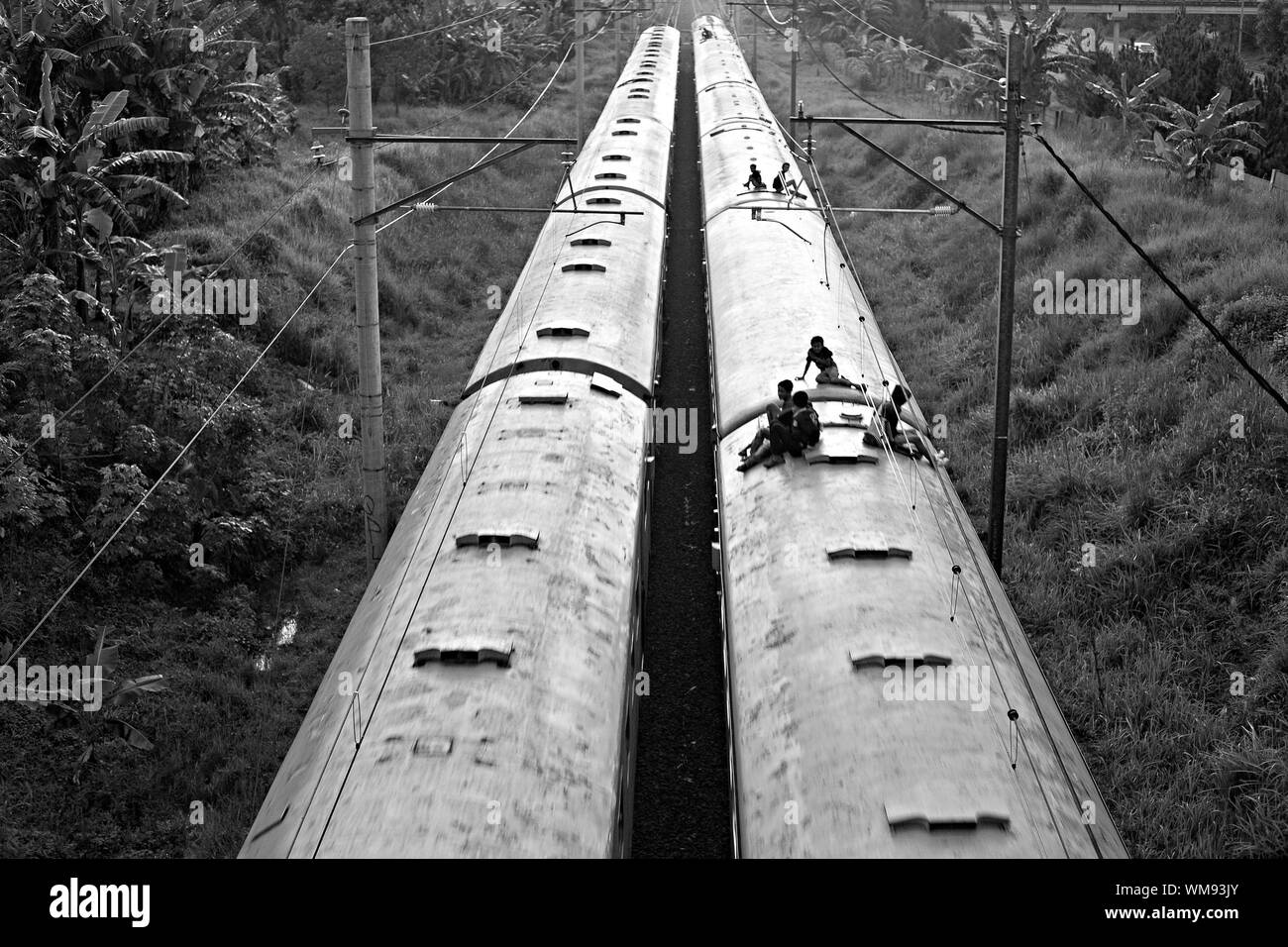Rooftop of train Black and White Stock Photos & Images - Alamy