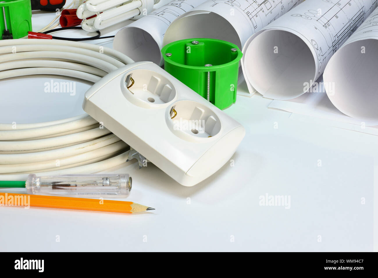 Drawing rolls, wall socket, socket box, power cable, screwdriver, lamp ...