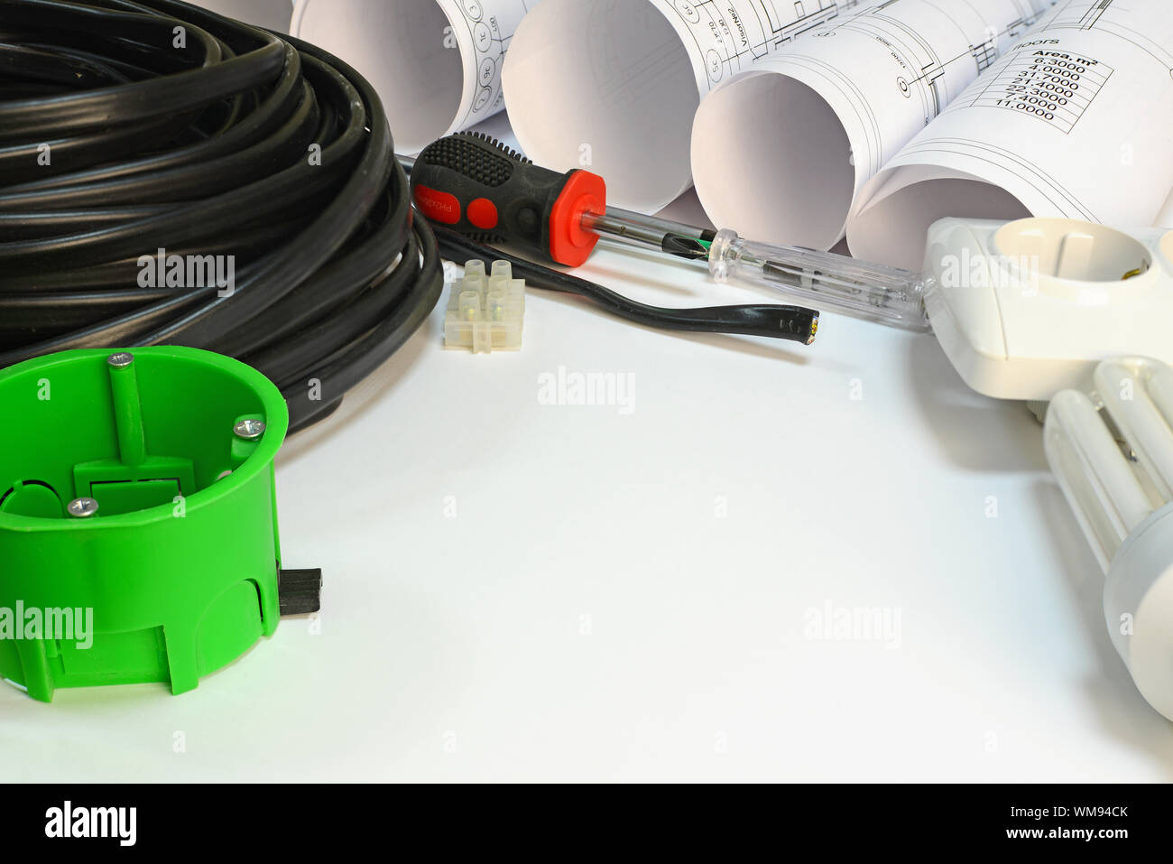 Drawing rolls, triple cable, screwdrivers, test pen, terminal block ...