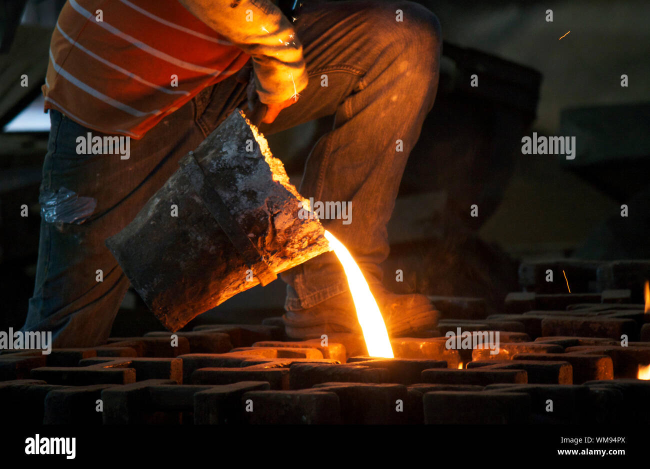 Molten_iron hi-res stock photography and images - Alamy