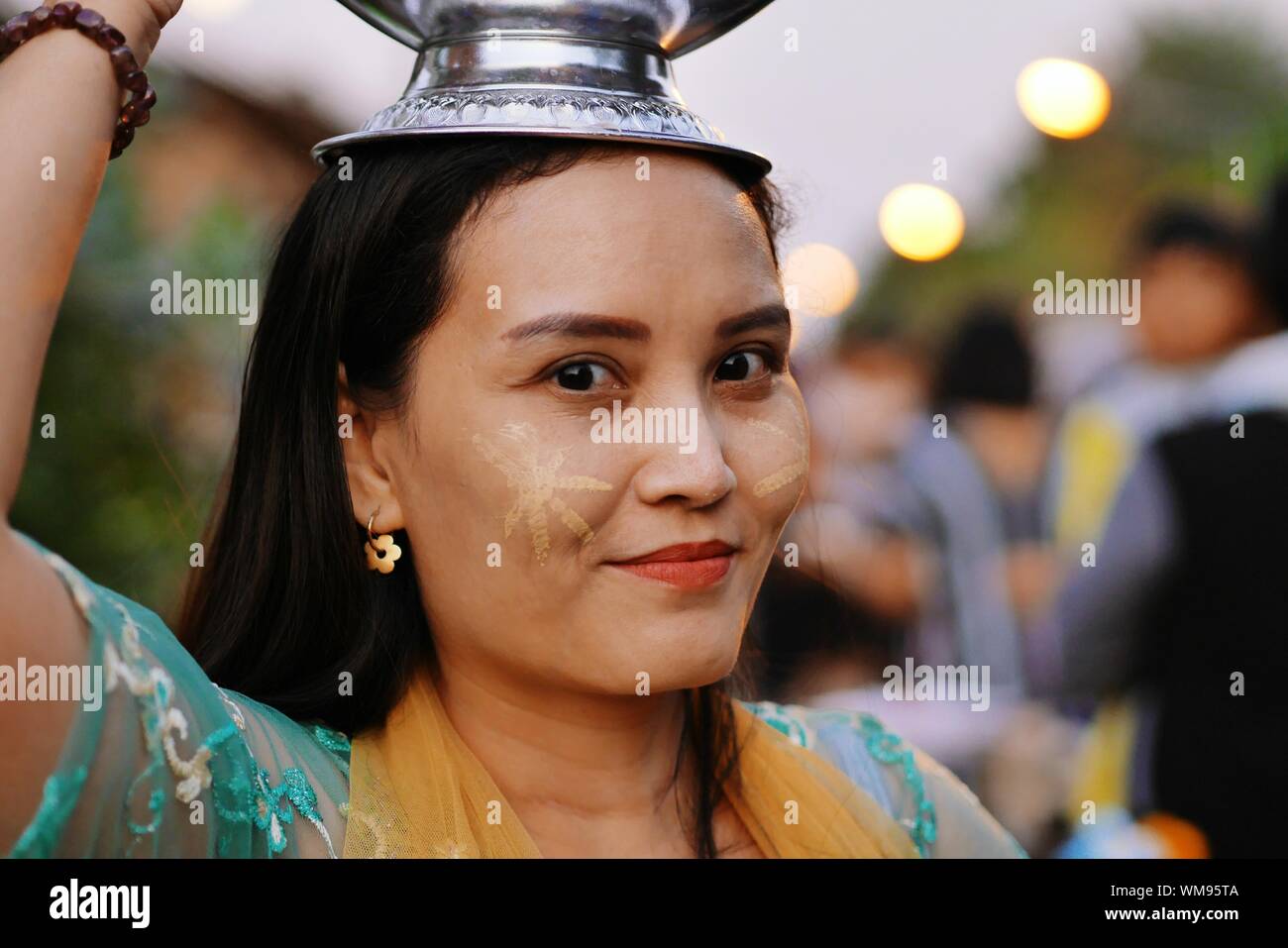 Head on face portrait hi-res stock photography and images - Alamy