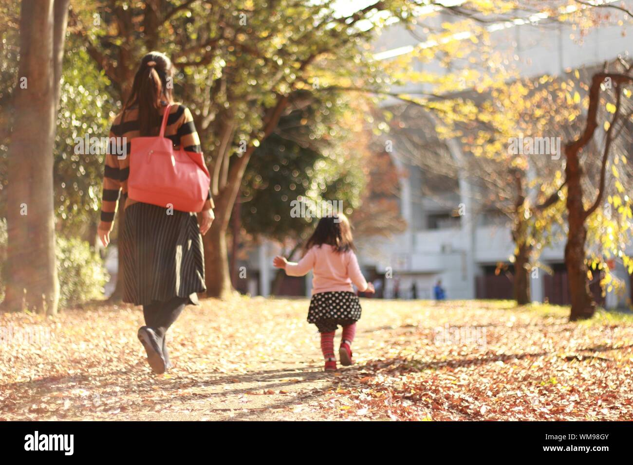 Walking mother and child hi-res stock photography and images - Alamy