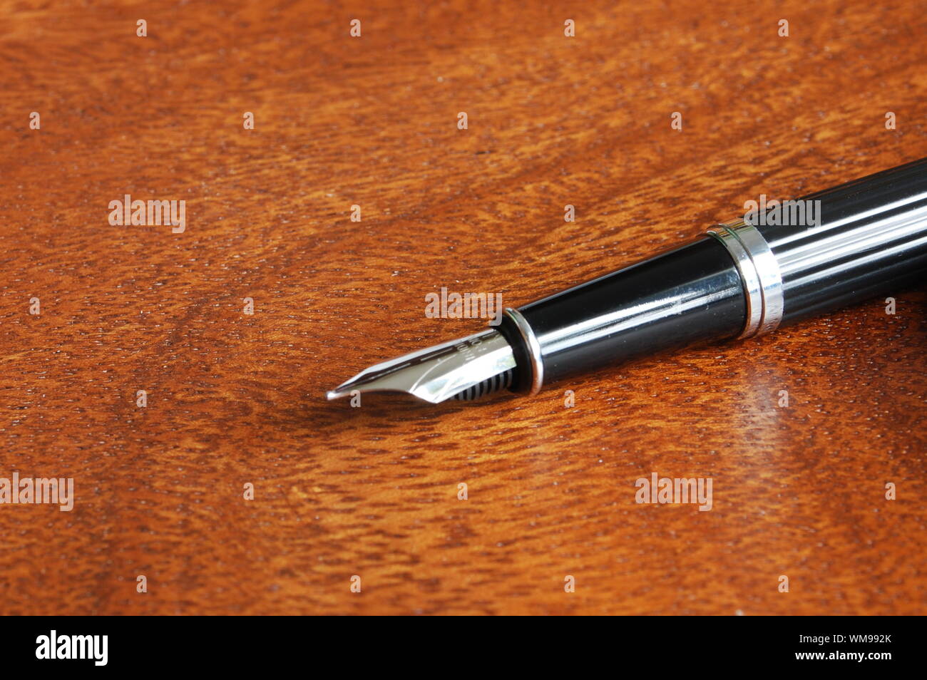 business fountain pen on a wood desktop in an office Stock Photo - Alamy