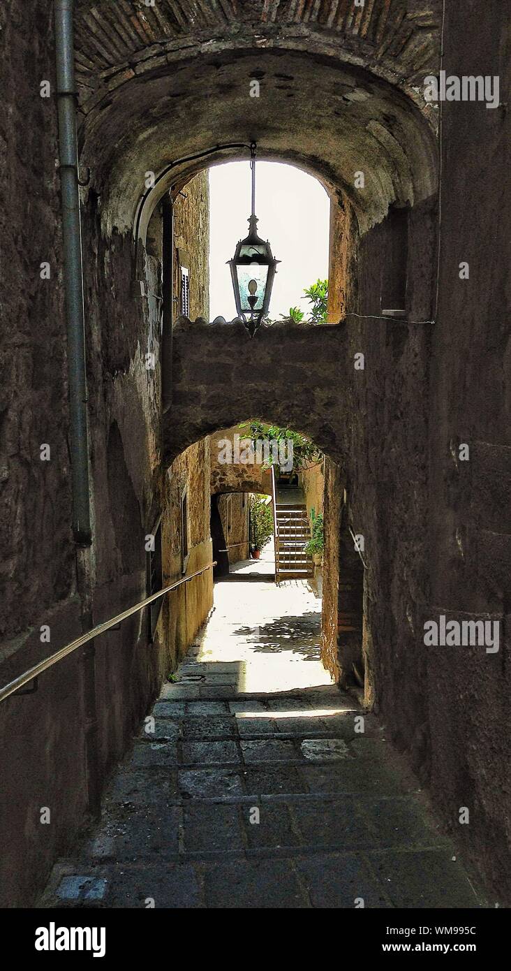 Hanging structures hi-res stock photography and images - Alamy