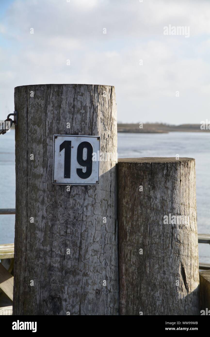 Number 19 sign hi-res stock photography and images - Alamy