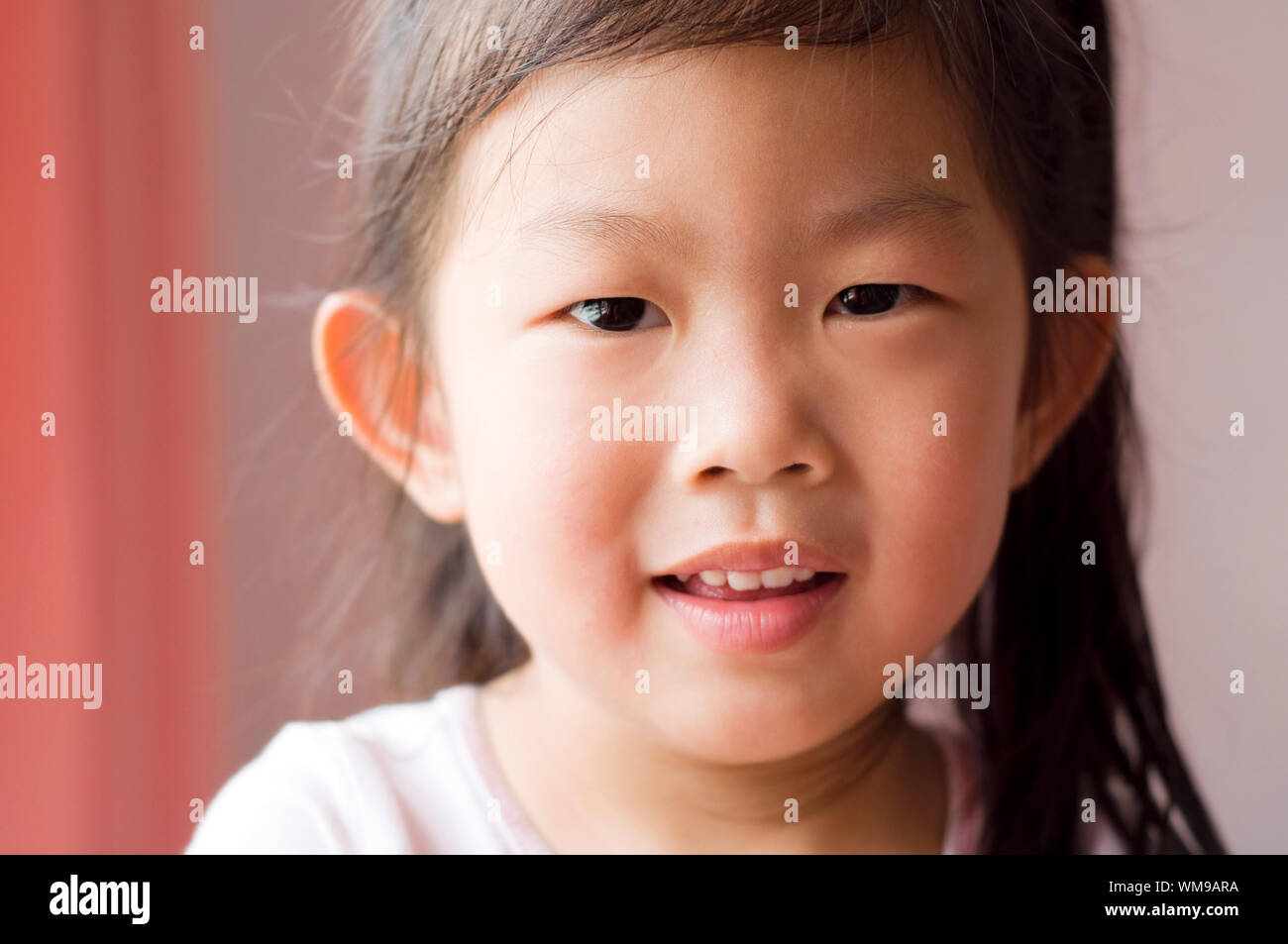 Portrait of a little Asian girl with smiling face Stock Photo - Alamy