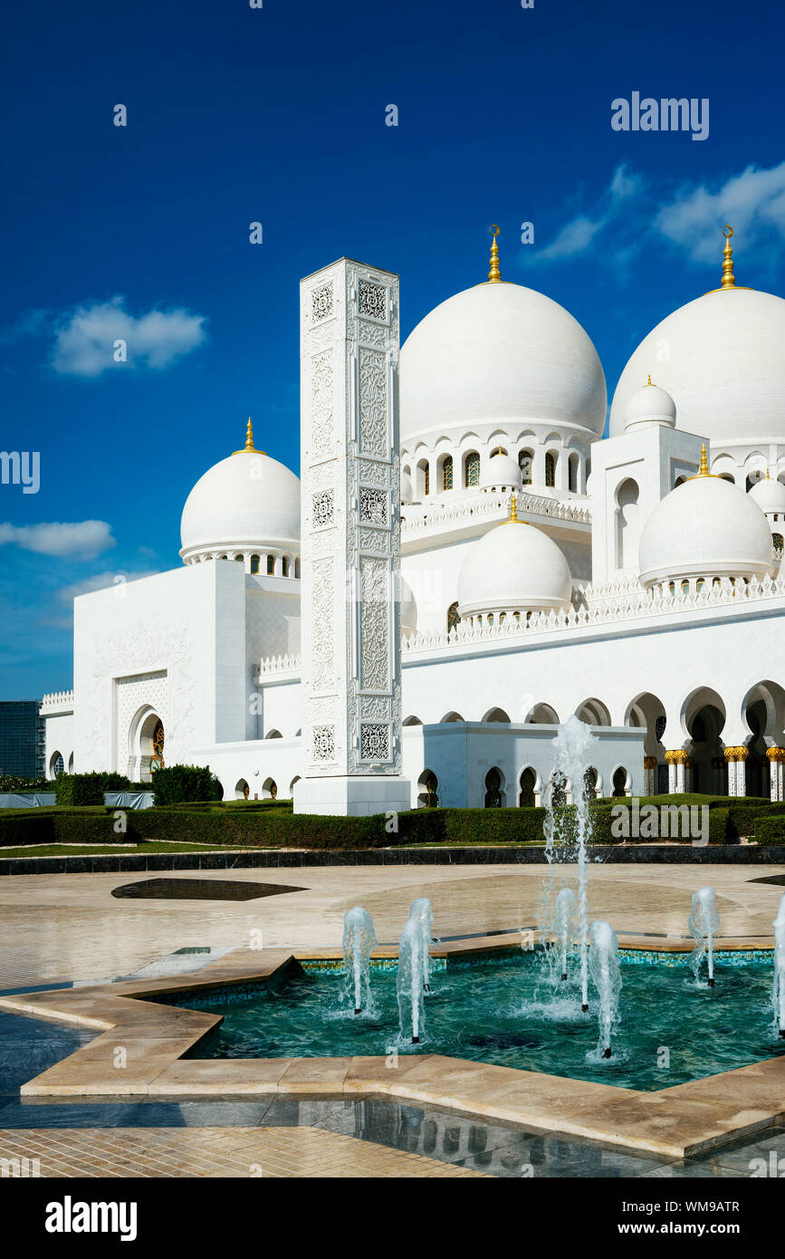 Abu Dhabi Sheikh Zayed White Mosque Stock Photo - Alamy