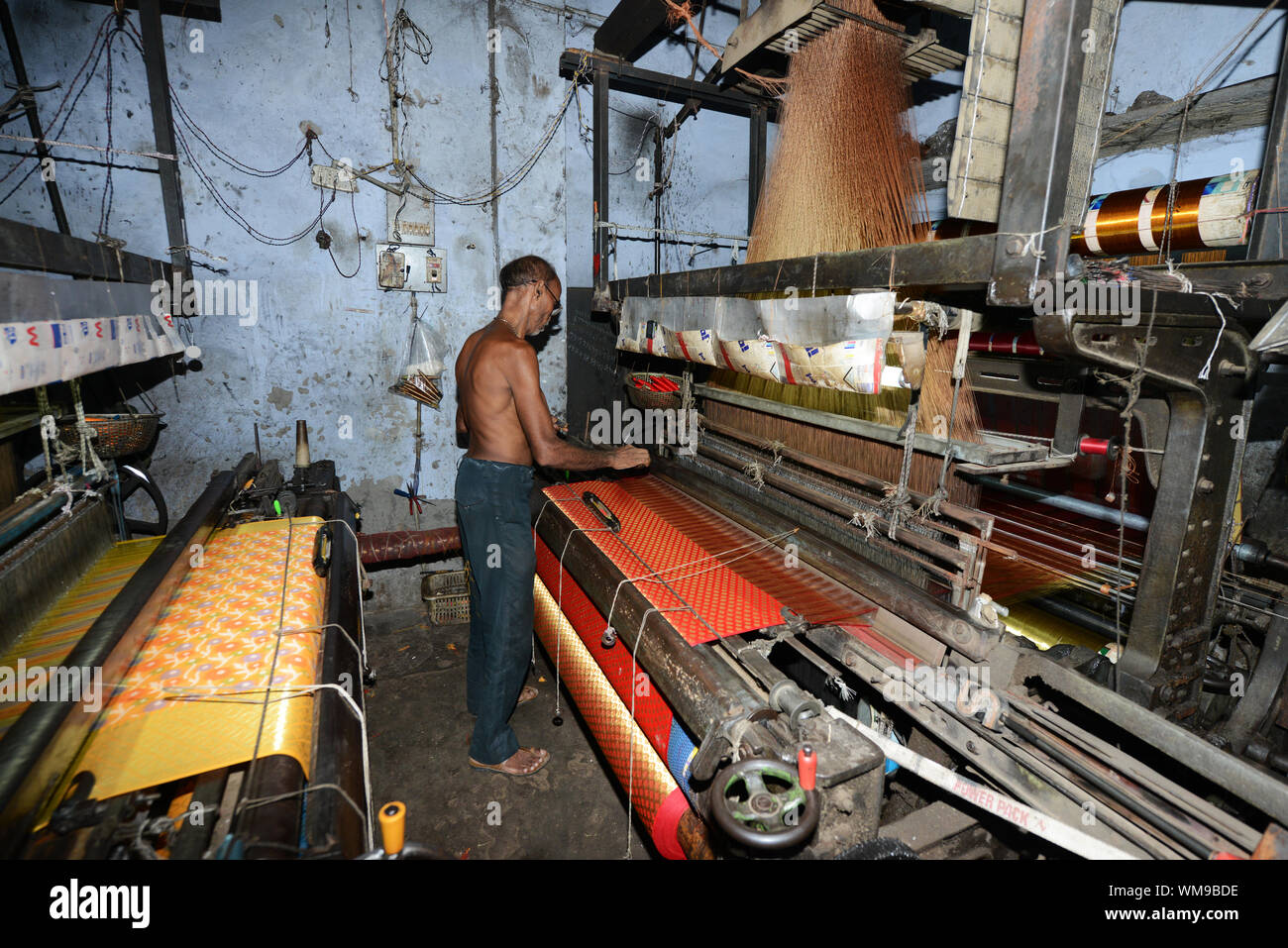Loom machine hi-res stock photography and images - Alamy