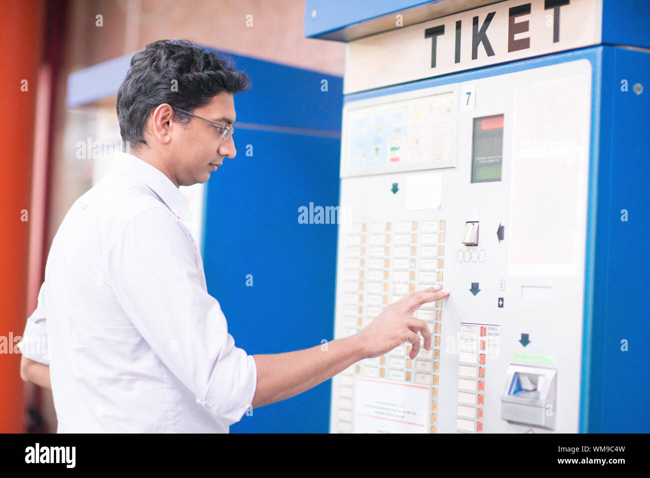 Automated railway ticketing hi-res stock photography and images - Alamy