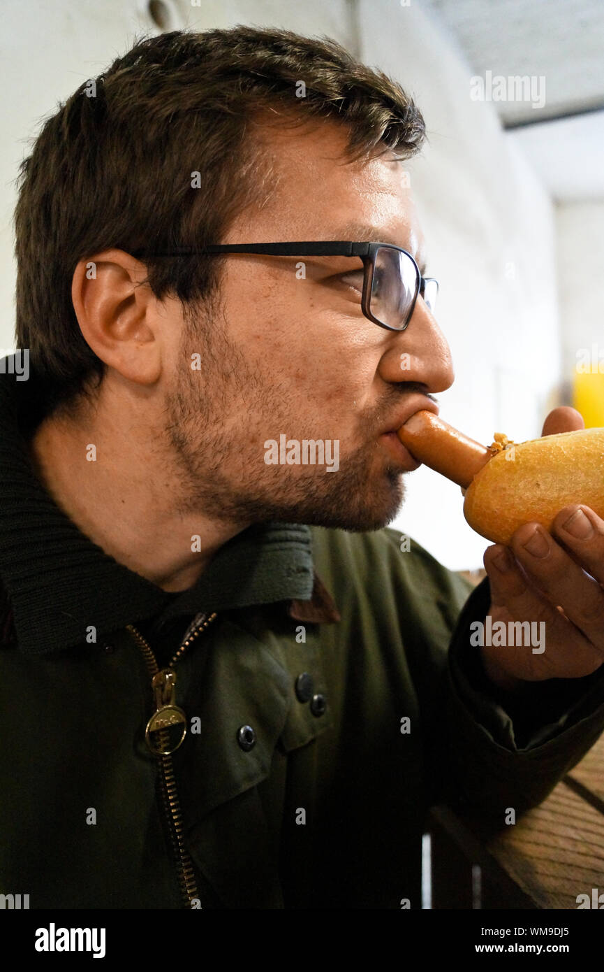 Man eating unhealthy food hi-res stock photography and images - Alamy