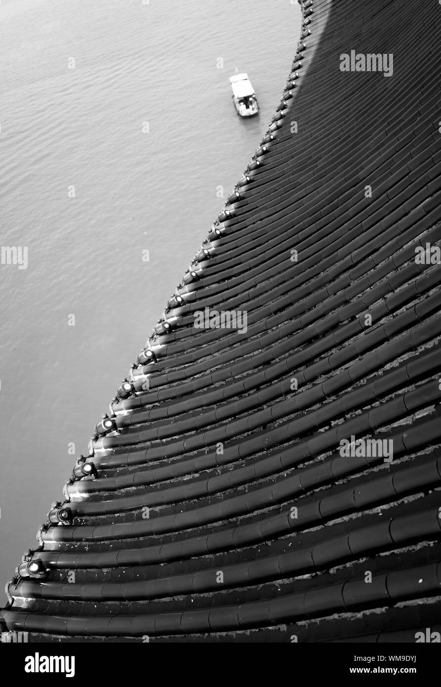 Water from above boat hi-res stock photography and images - Alamy