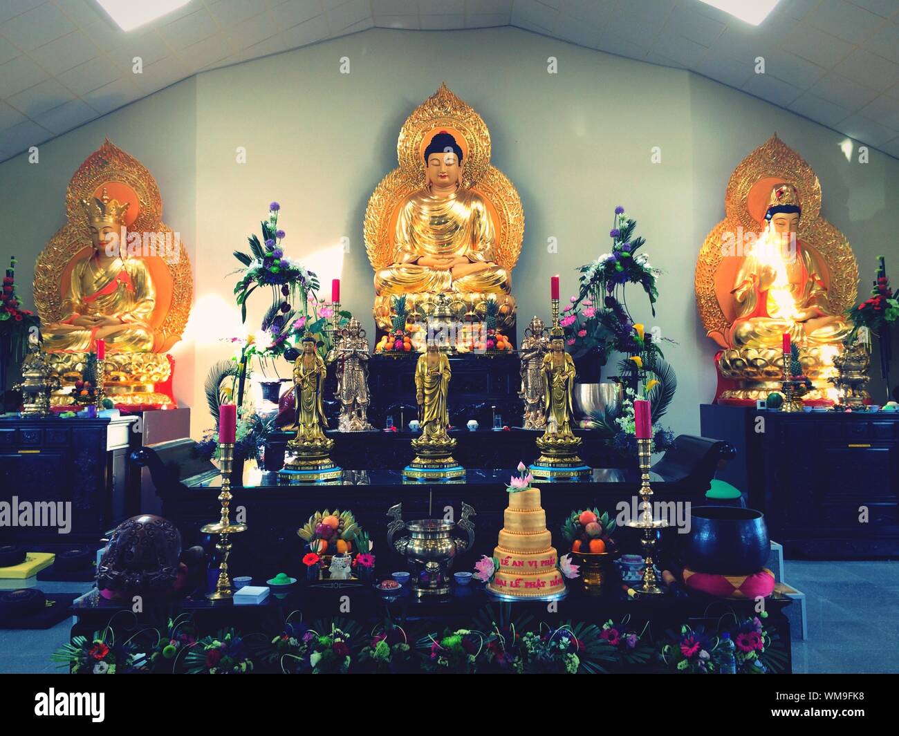 Altar in temple hi-res stock photography and images - Alamy