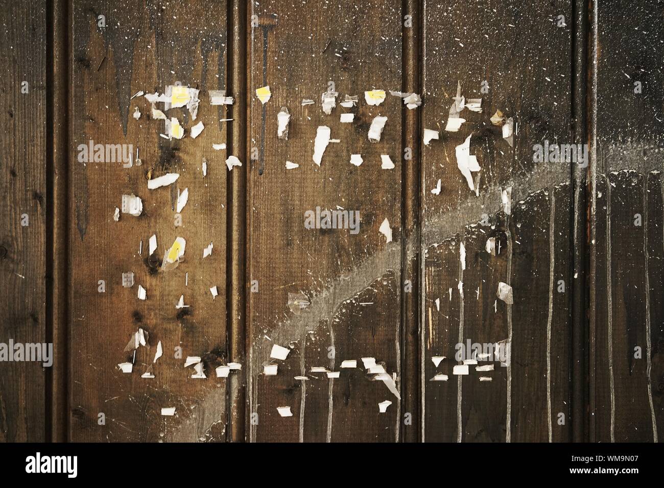 Pieces of paper flying hi-res stock photography and images - Alamy