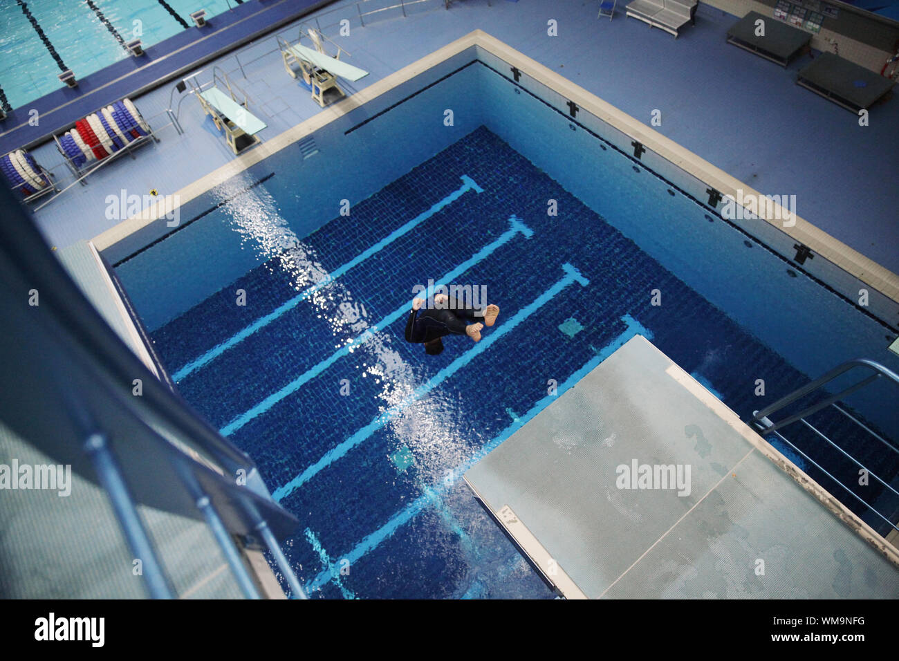 Man diving into pool hi-res stock photography and images - Alamy