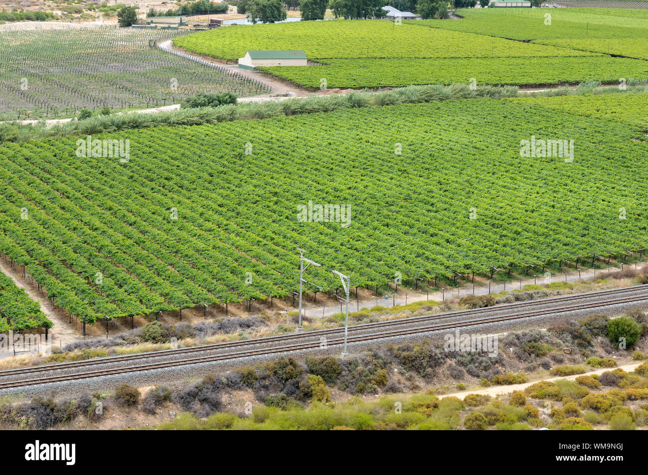 View to the west from the N1 road to the mountains of the Hex River ...
