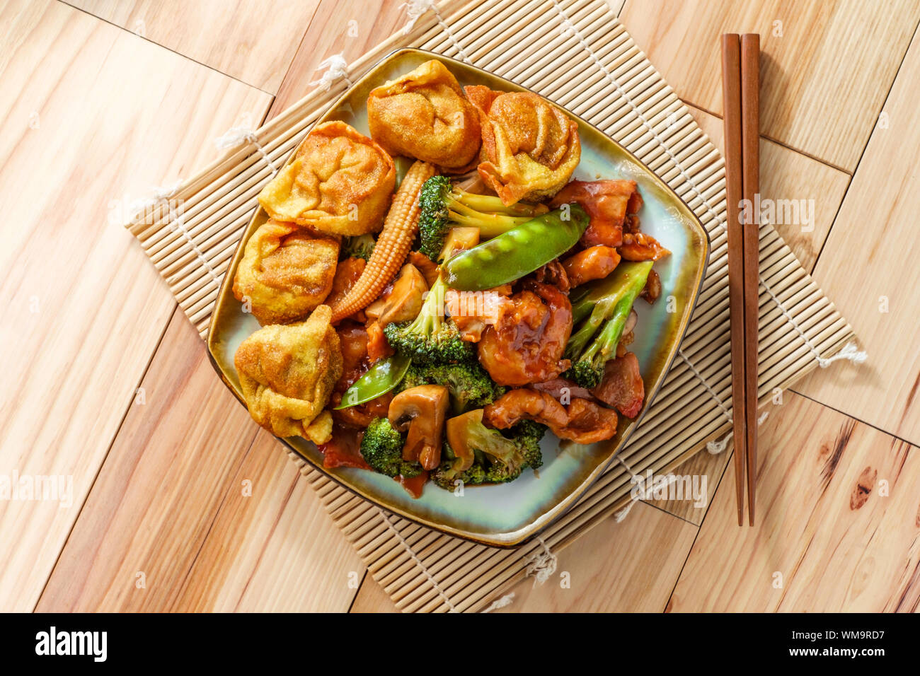 Subgum wonton dinner with beef pork shrimp chicken and sauteed mixed ...
