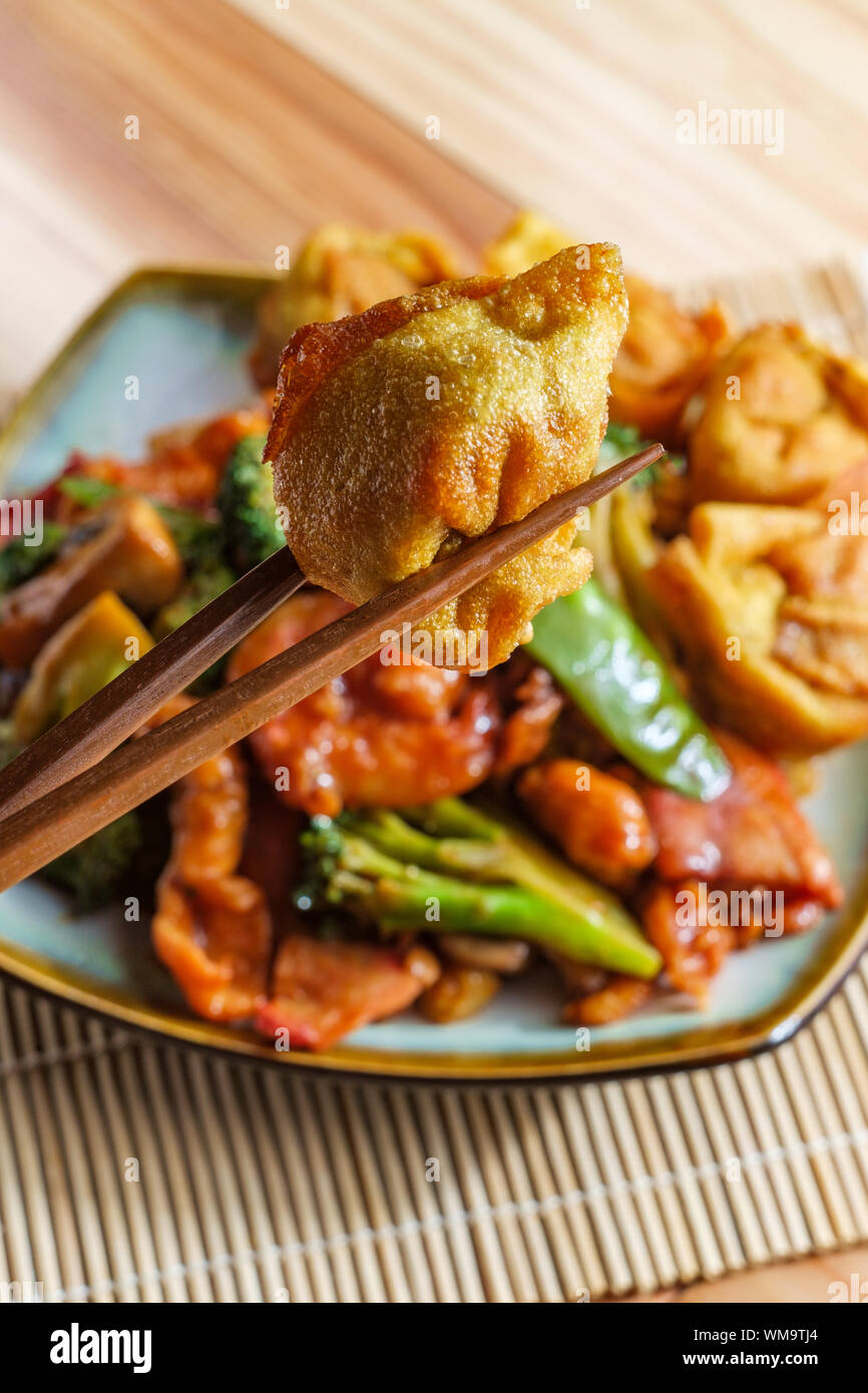Subgum wonton dinner with beef pork shrimp chicken and sauteed mixed ...
