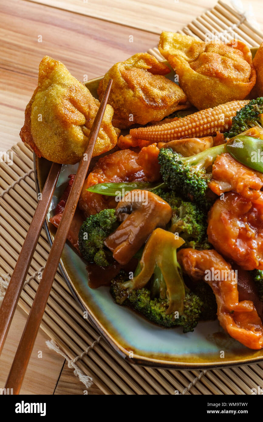 Subgum wonton dinner with beef pork shrimp chicken and sauteed mixed ...