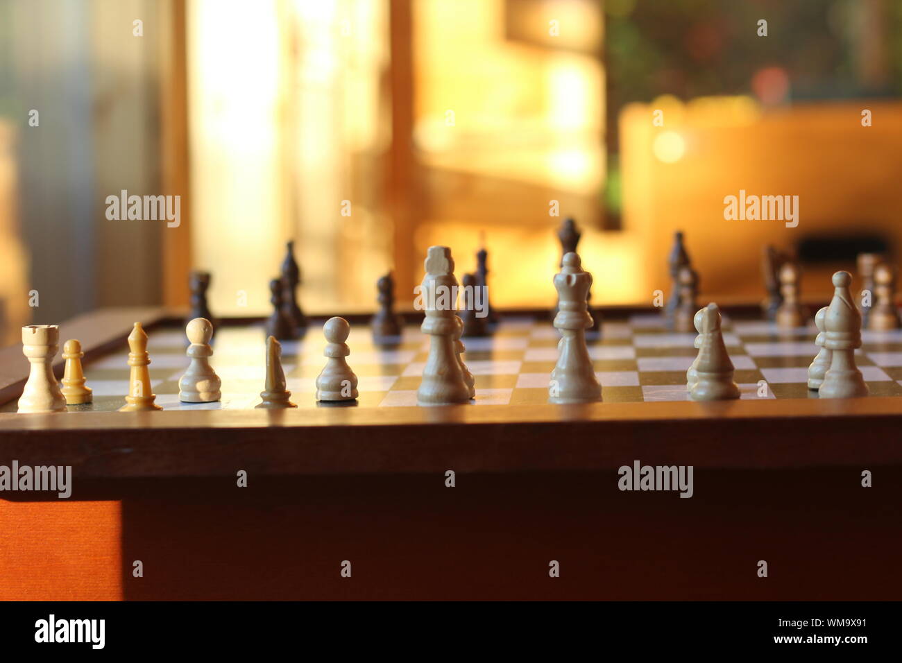 Chess board hi-res stock photography and images - Alamy
