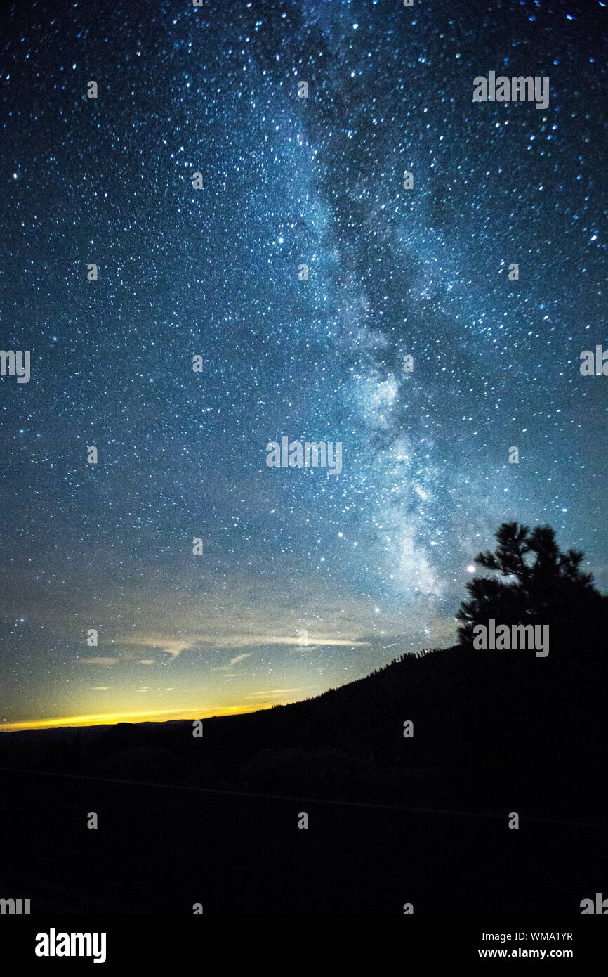 Milky way hill hi-res stock photography and images - Alamy