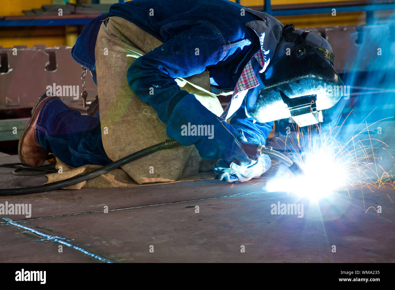 Male welder hi-res stock photography and images - Alamy