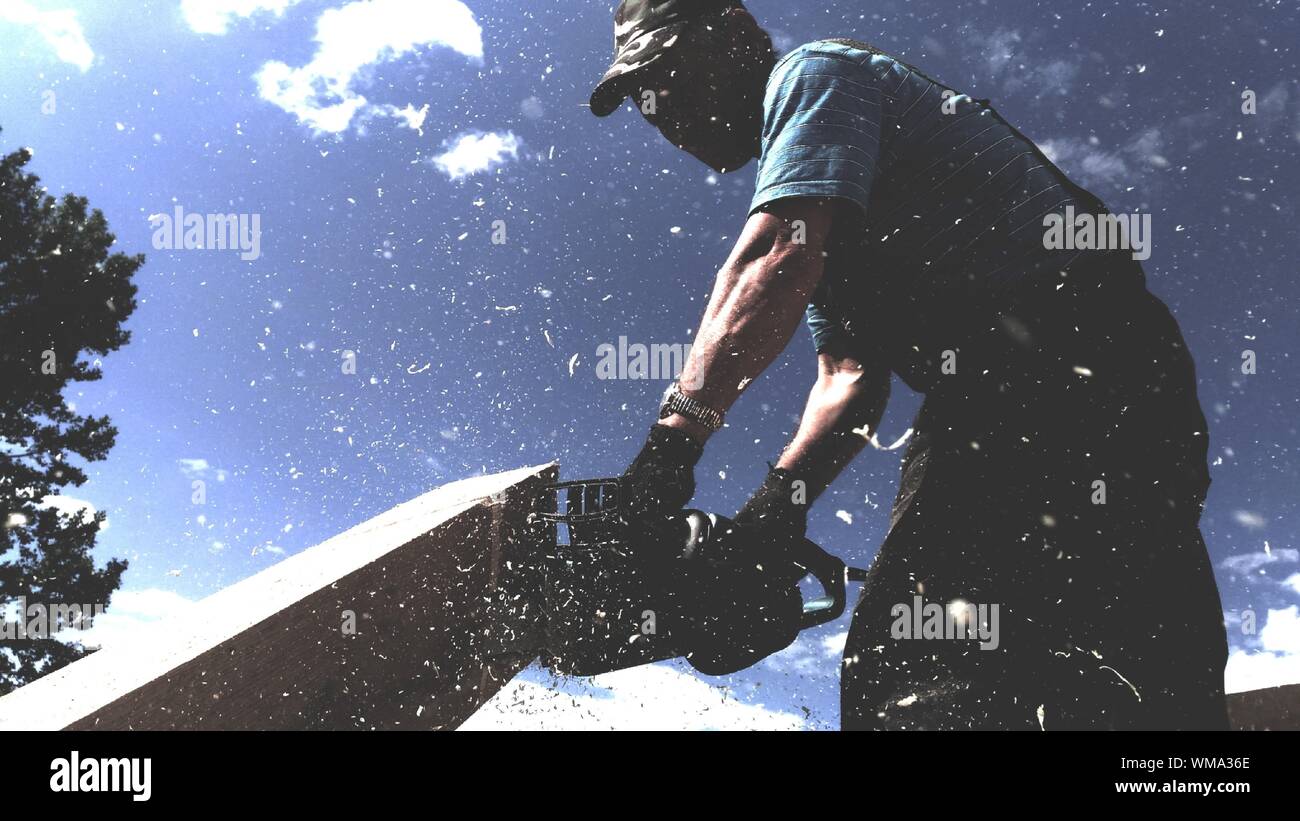 Worker sawing wood hi-res stock photography and images - Alamy