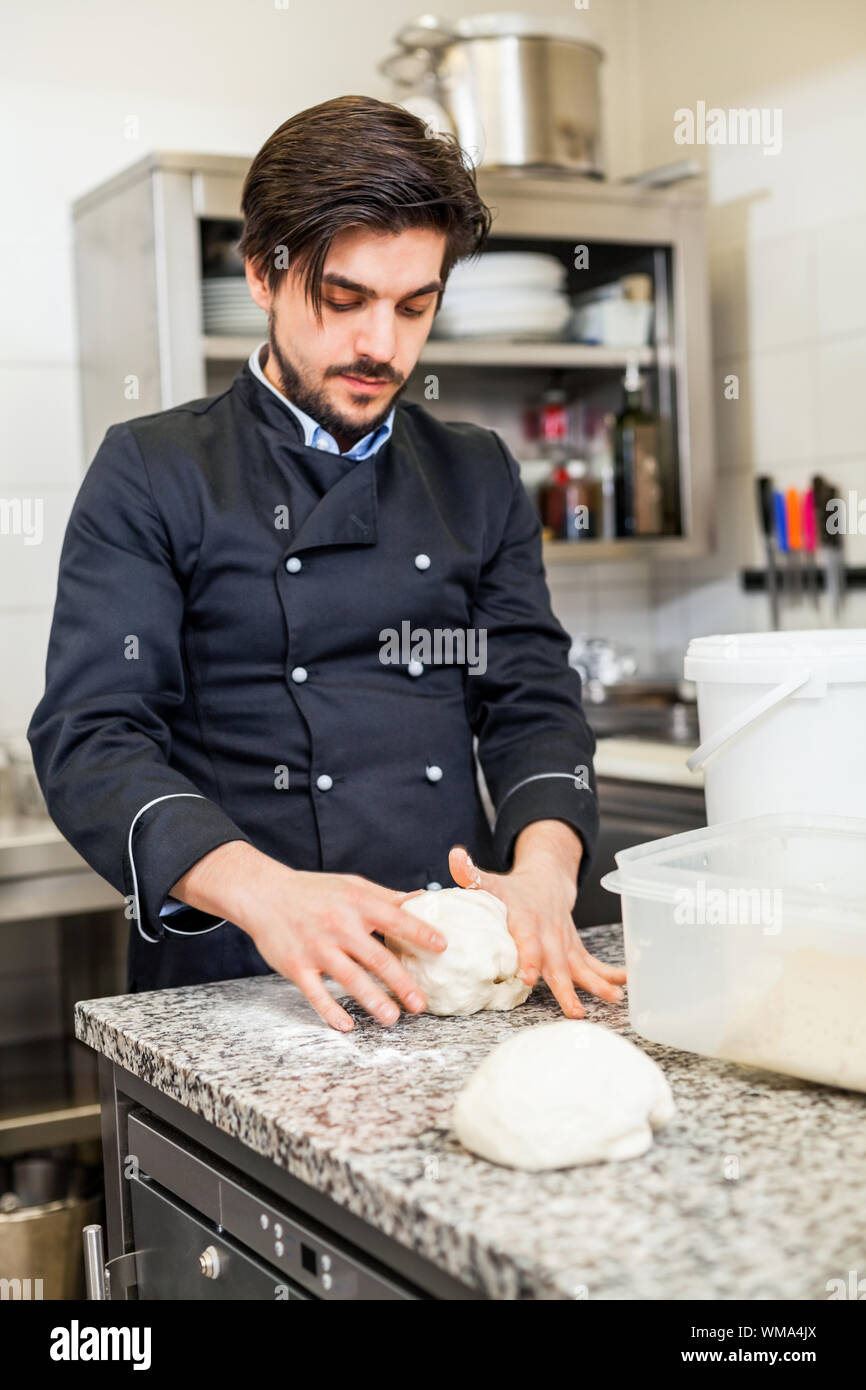 Male chef restaurant kitchen hi-res stock photography and images - Alamy