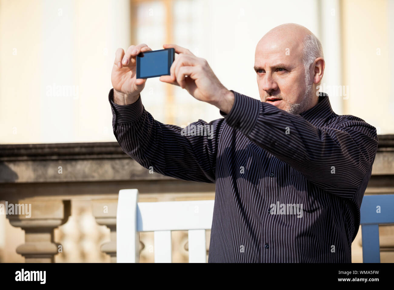 Man taking a photograph hi-res stock photography and images - Alamy