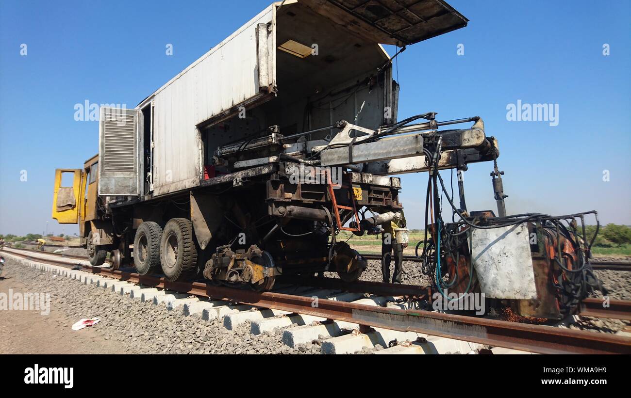 Track welding hi-res stock photography and images - Alamy
