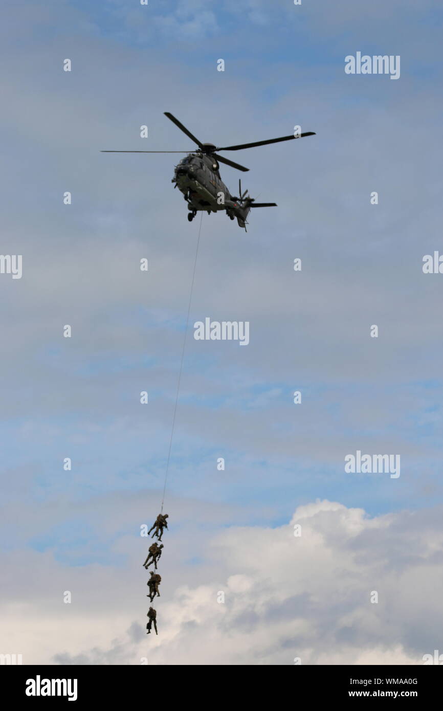 Rope helicopter hi-res stock photography and images - Alamy