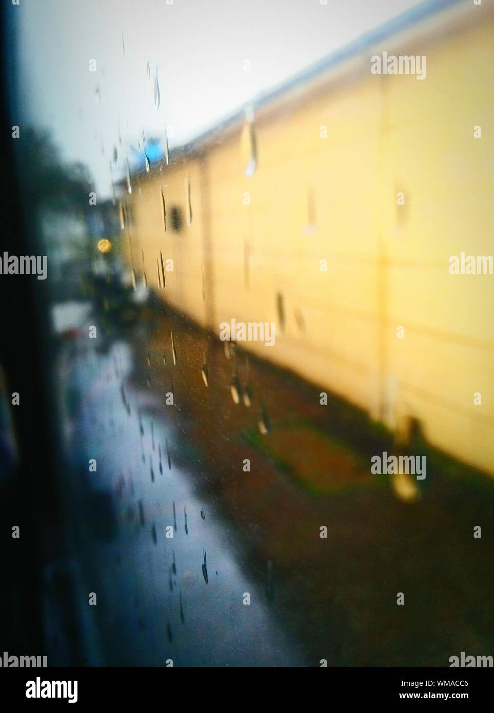 Water dripping window hi-res stock photography and images - Alamy