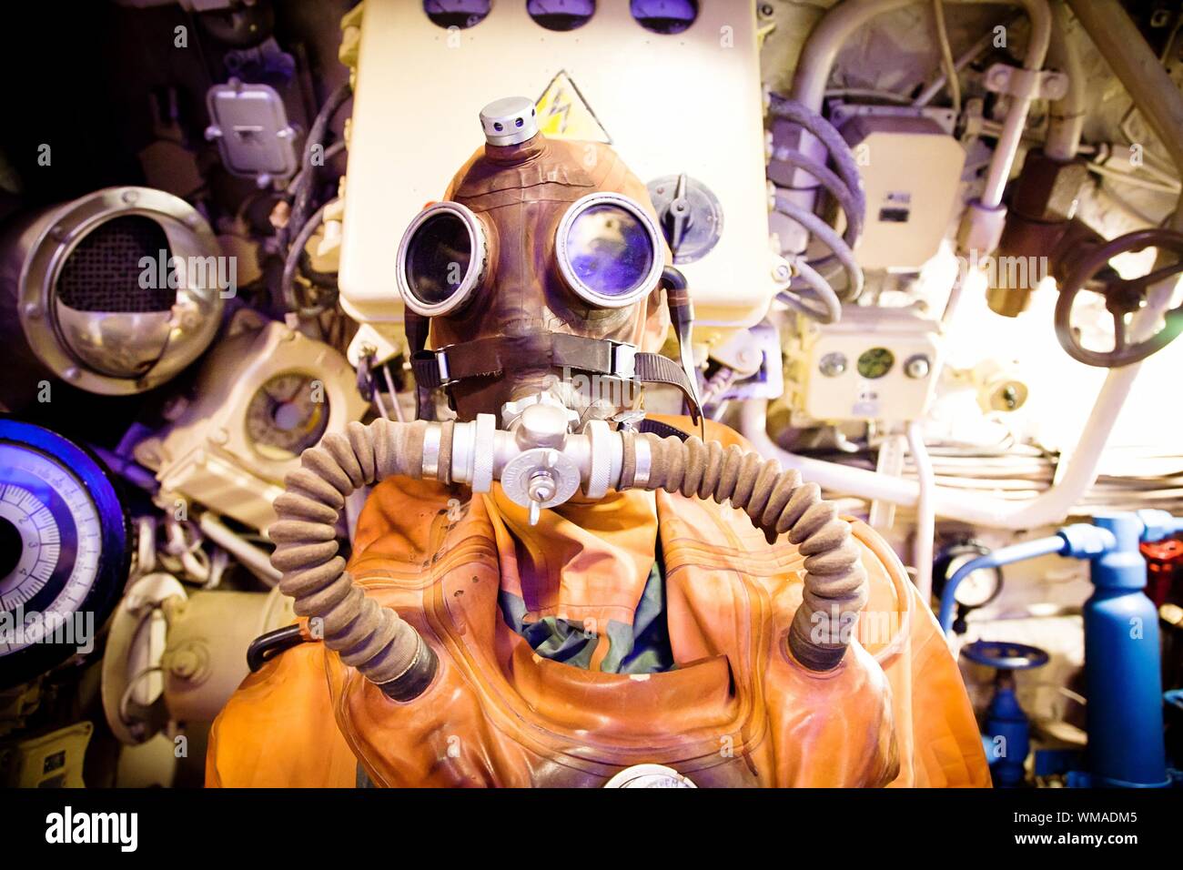Diving suit helmet hi-res stock photography and images - Alamy