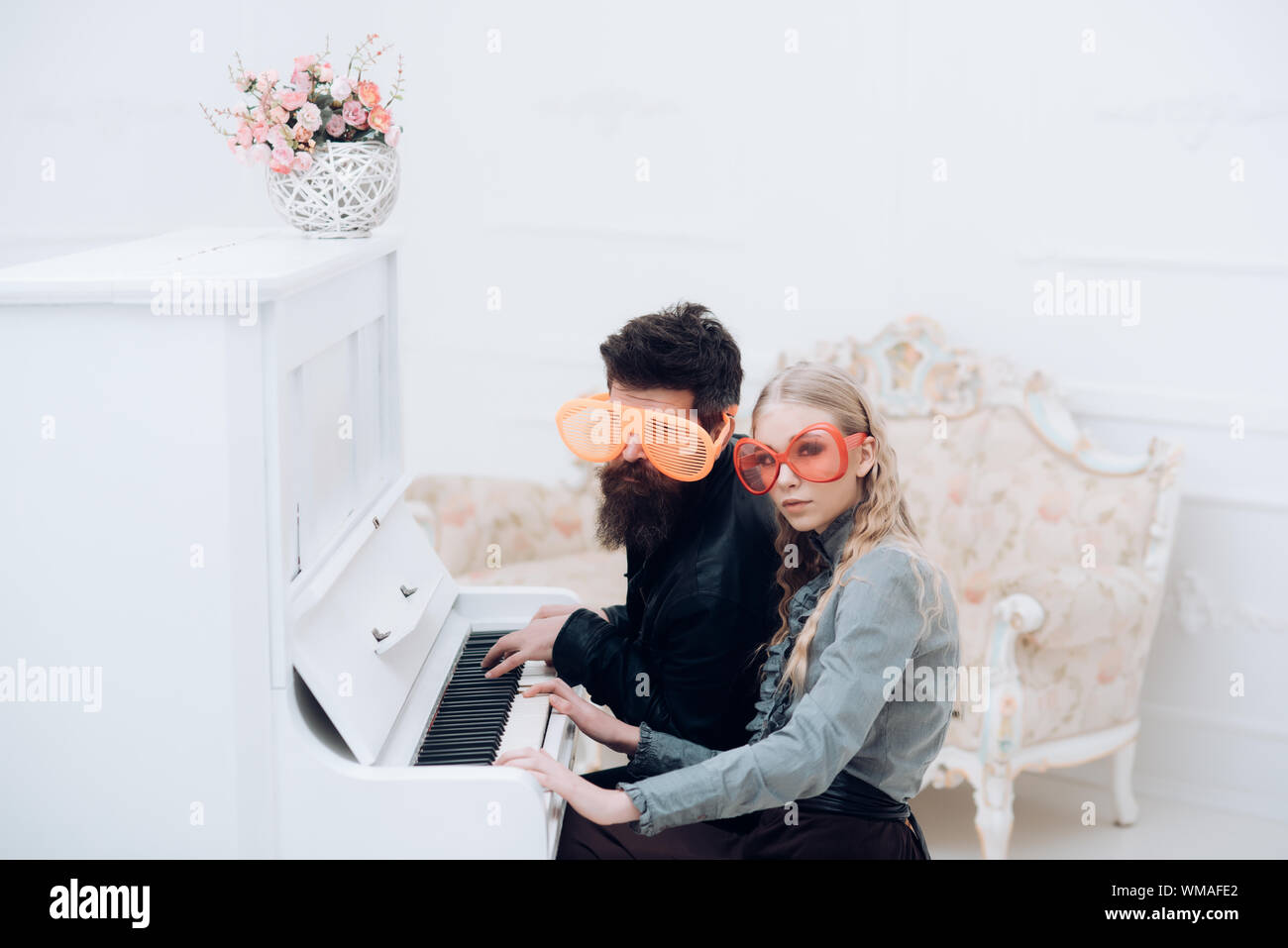 Grand piano man woman hi-res stock photography and images - Alamy