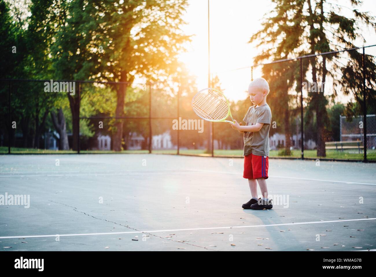 Person holding tennis racket hi-res stock photography and images - Alamy