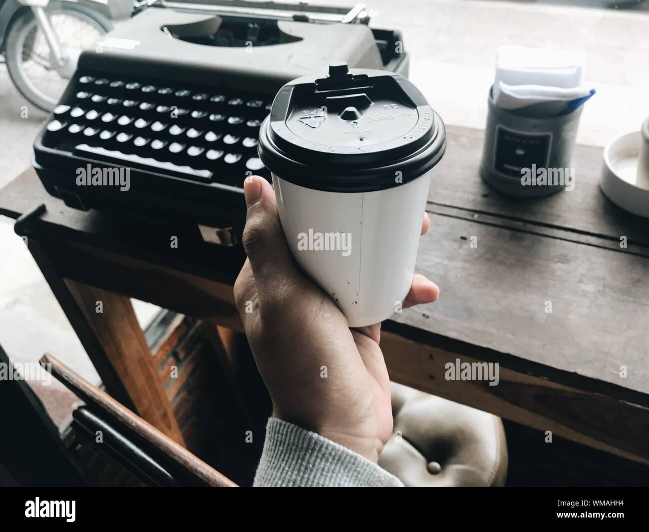 Old woman hand table hi-res stock photography and images - Alamy