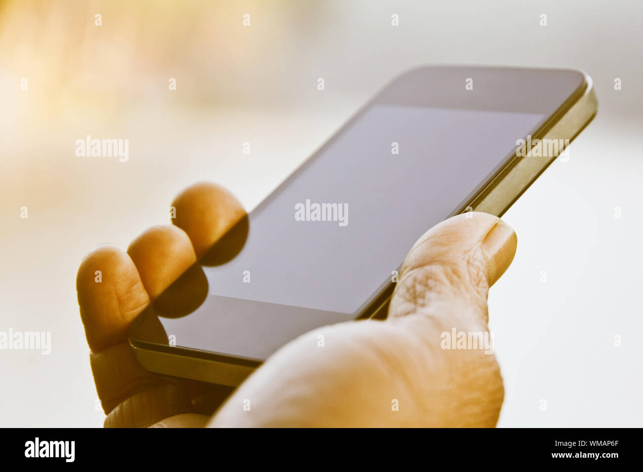 Man holding a mobile phone hi-res stock photography and images - Alamy