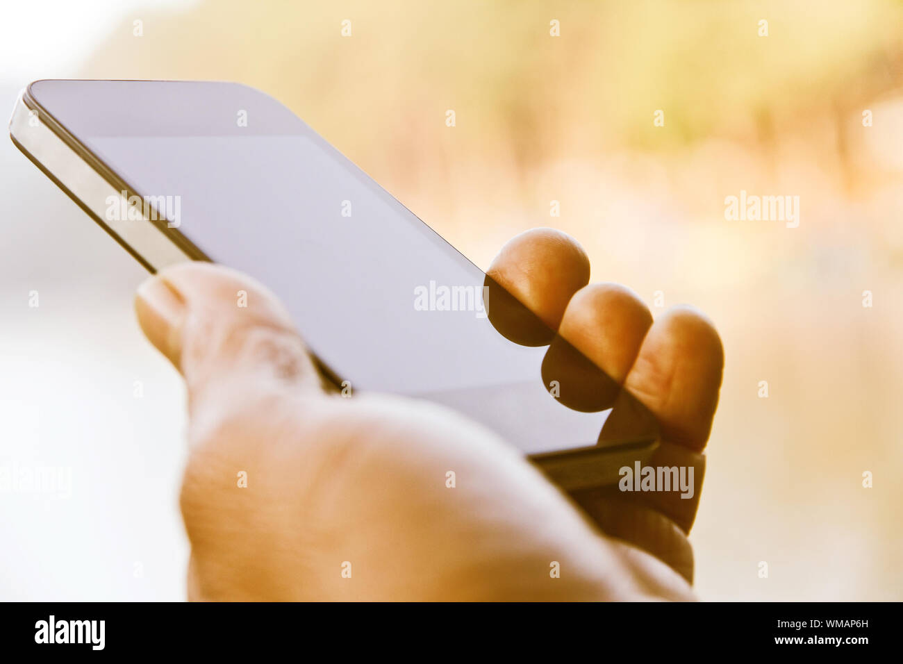 Man holding a mobile phone hi-res stock photography and images - Alamy